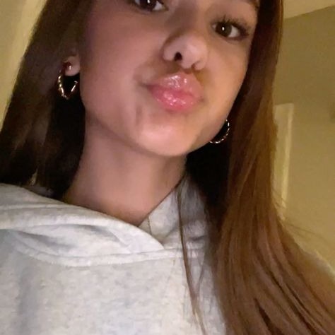 Girl Pfp by rockhartd