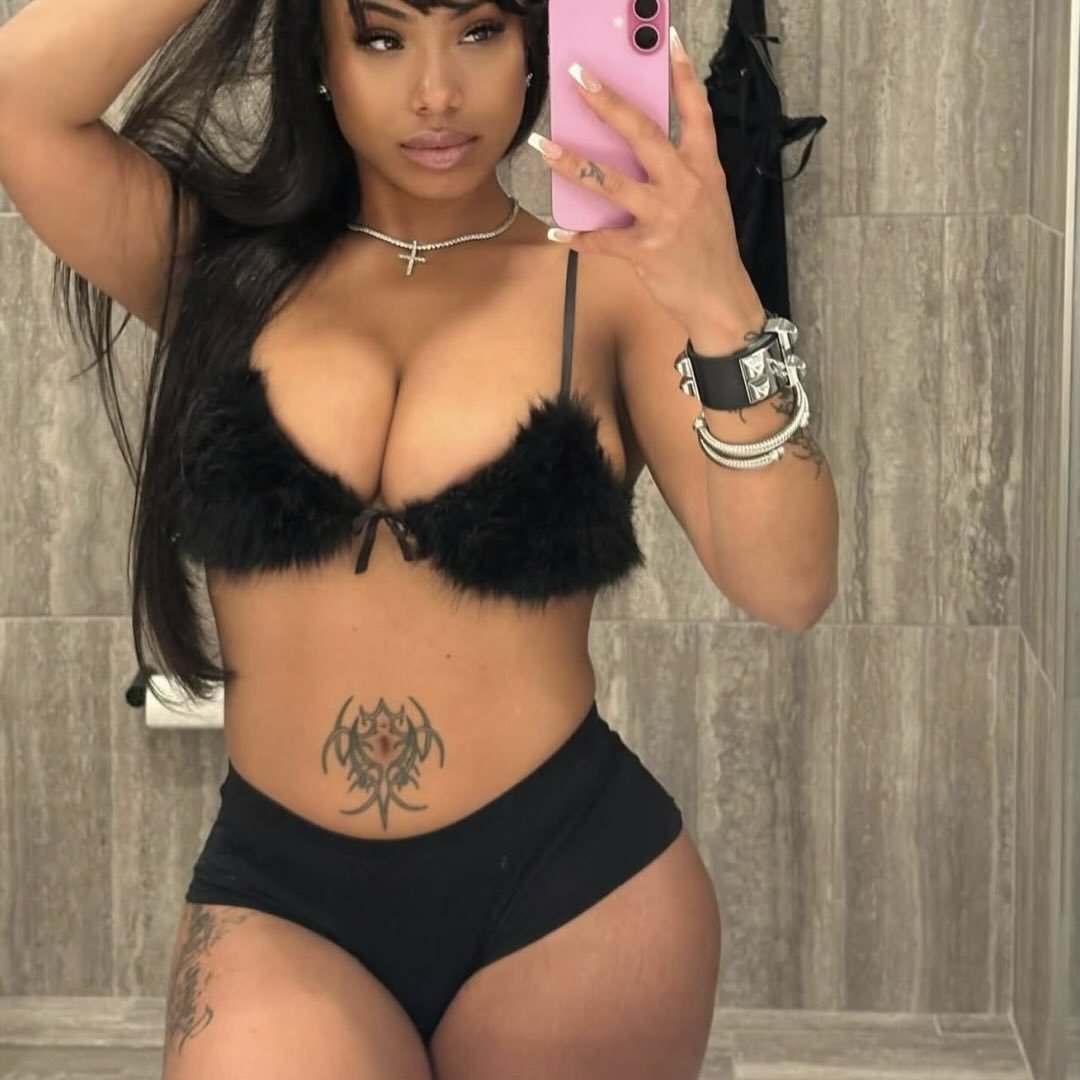 sexy girl Pfp by ⃟