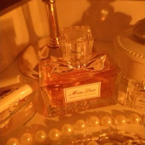 Orange Aesthetic Pfps and Icons - For Discord, Instagram & TikTok