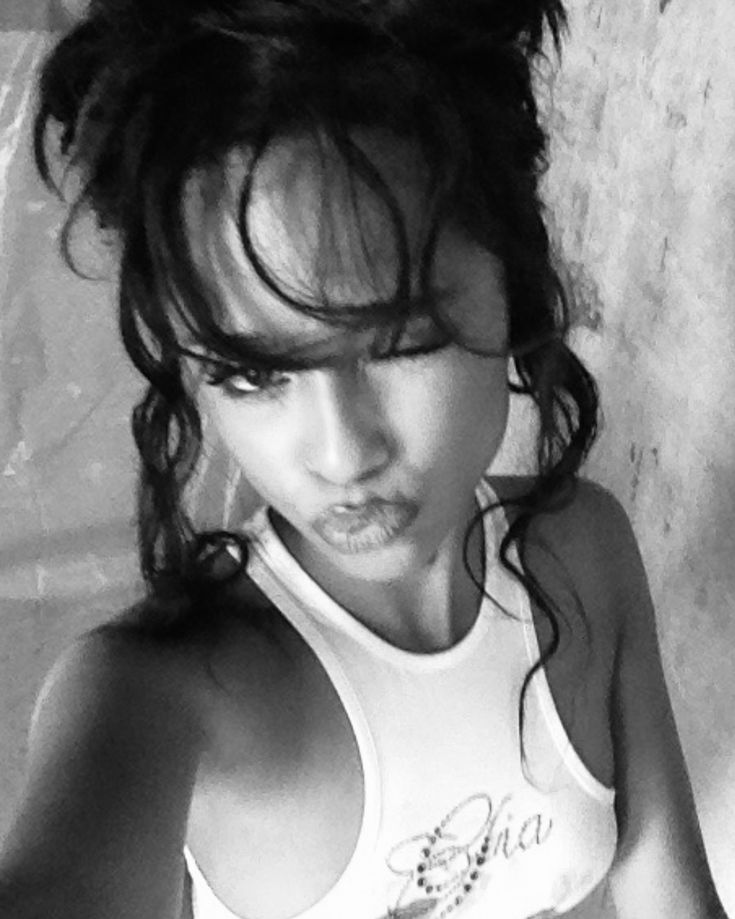 TYLA Pfp by 𝙩𝙖𝙢𝙧𝙖𝙝.