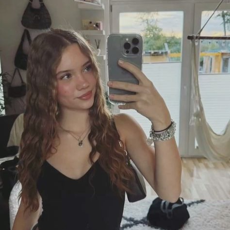 Girl Pfp by juralol123