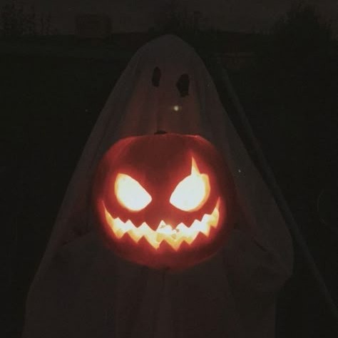 Cool Halloween Pfp by Twiz