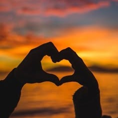 Hand Heart Pfp by realzoldy