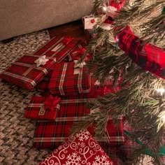 Christmas Aesthetic Pfp by codeine kitty